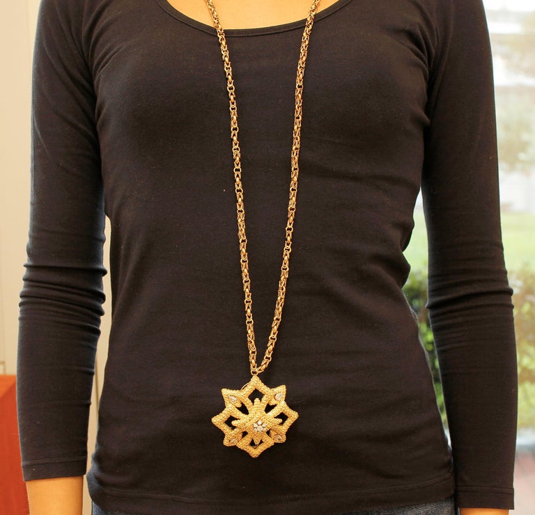 White Diamonds 18 Karat Yellow Gold Star Shape Chain/Pendant Necklace ...