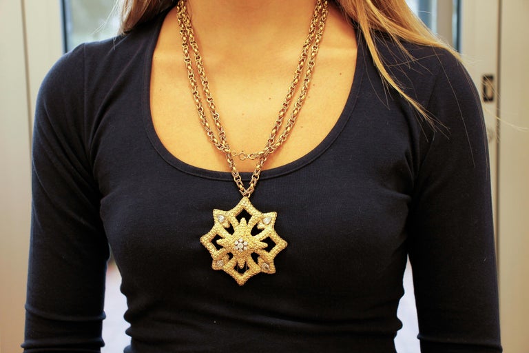 White Diamonds 18 Karat Yellow Gold Star Shape Chain/Pendant Necklace ...