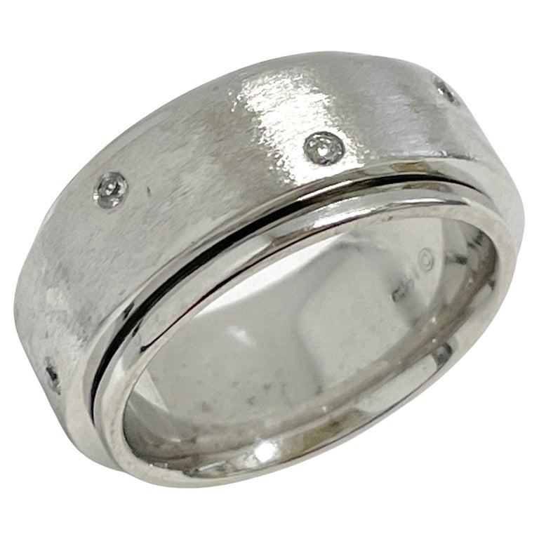 White Gold Diamond Spinner Ring For Sale at 1stDibs