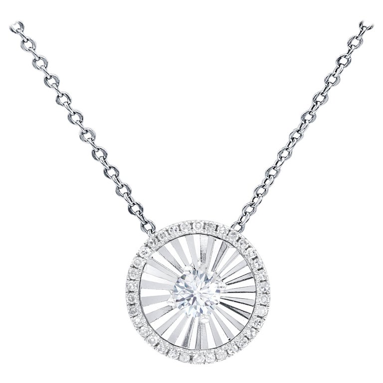 White Gold Halo Pendant with Diamond on the Center For Sale at 1stDibs