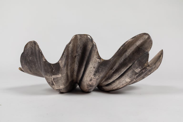 White Gold Leaf Clamshell Form Bow For Sale at 1stDibs