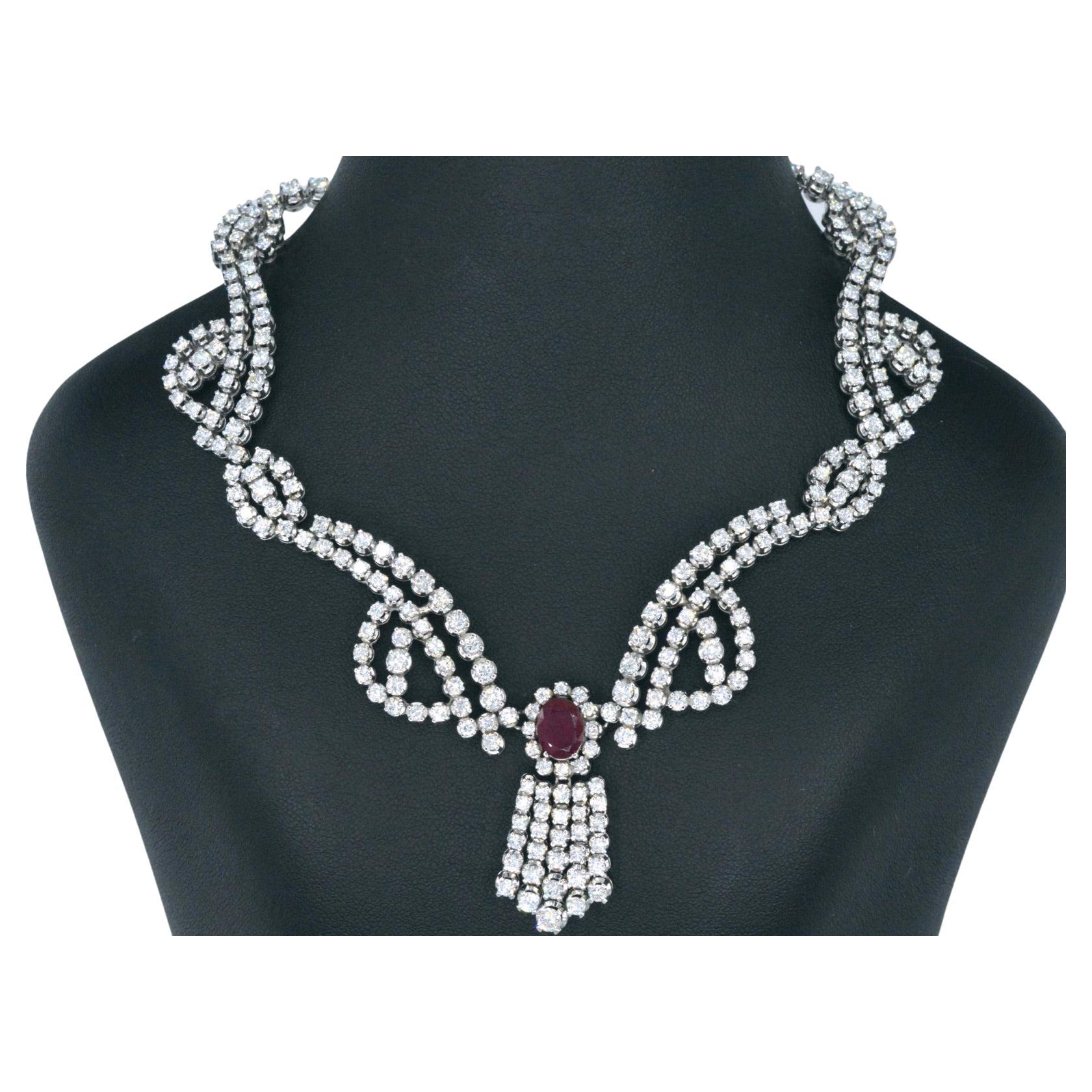 White Gold Necklace with Brilliant Cut Diamonds For Sale at 1stDibs