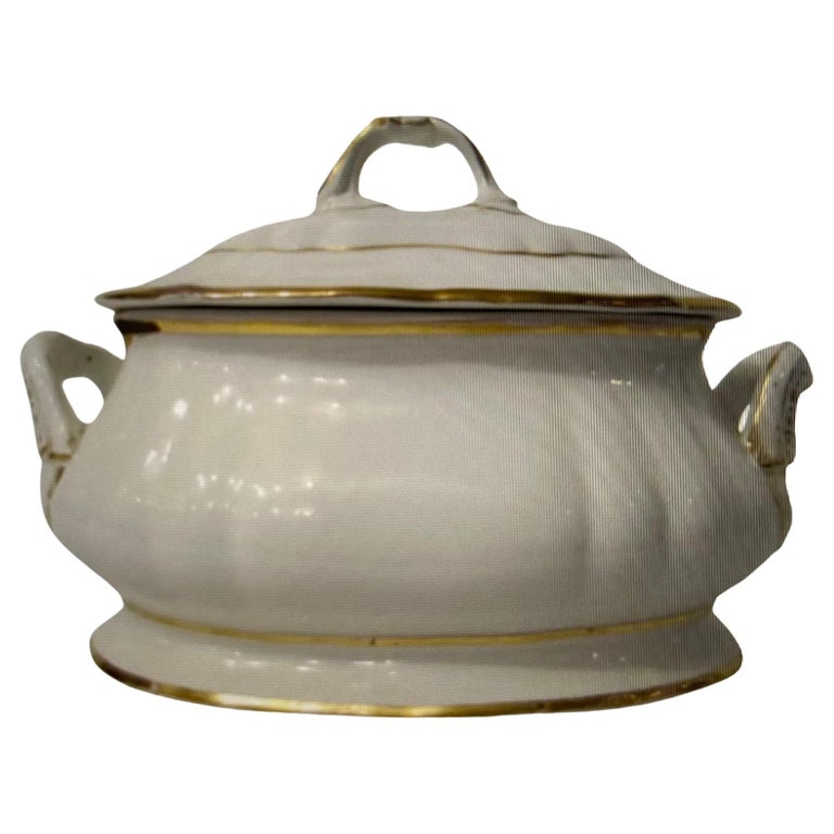 White and Gold Porcelain Soup Tureen For Sale at 1stDibs