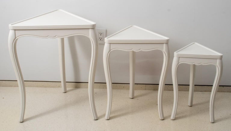White Lacquered Triangular Nesting Tables, Set of 3 For Sale at 1stDibs