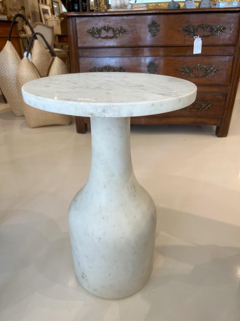 White Marble Side Table For Sale at 1stDibs
