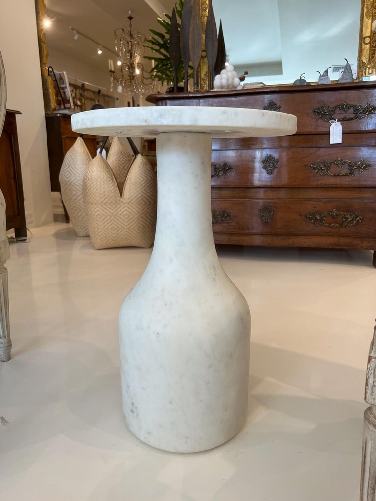 White Marble Side Table For Sale at 1stDibs