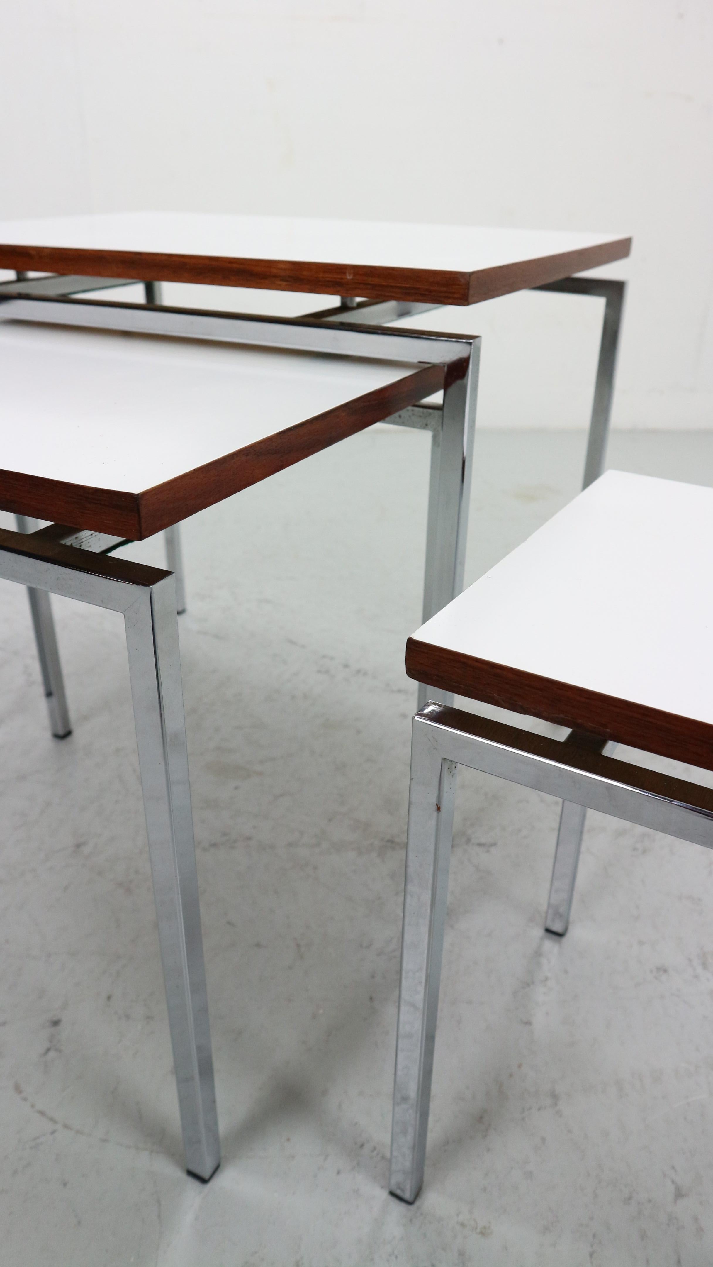 White Nesting Table Set with chrome frame and wood detail, 1970s For Sale at 1stDibs