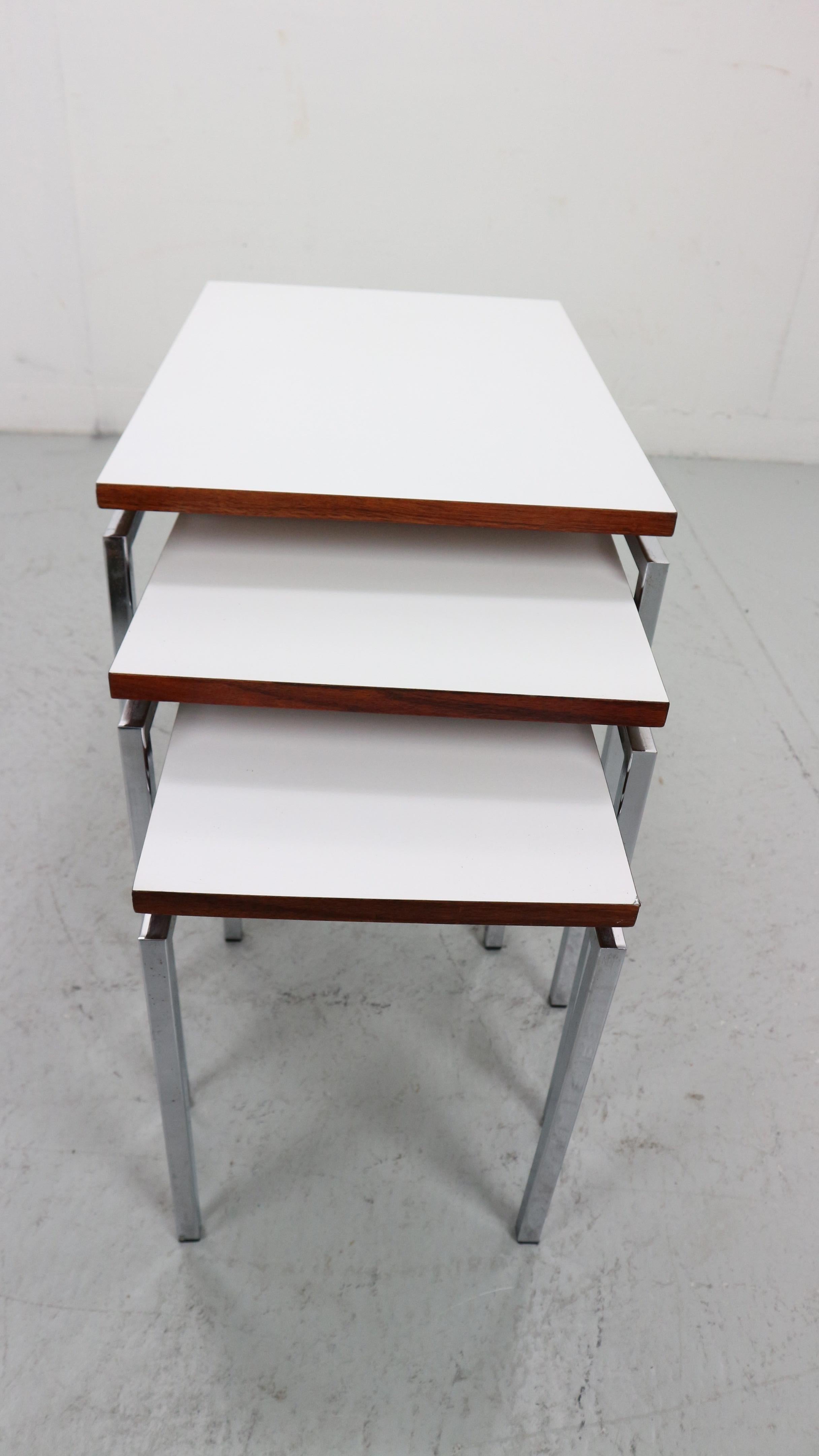 White Nesting Table Set with chrome frame and wood detail, 1970s For Sale at 1stDibs