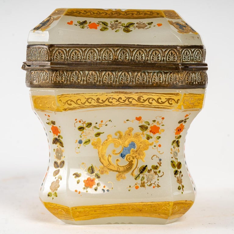 White Opaline Box, 19th Century For Sale at 1stDibs
