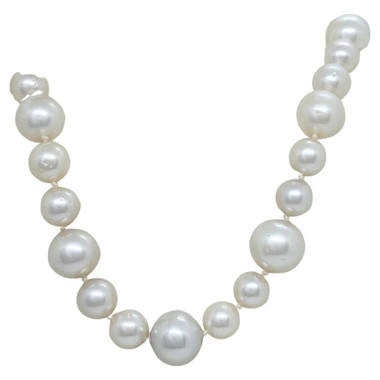 White Pearl Round Toggle Necklace in 14k Yellow Gold For Sale at 1stDibs
