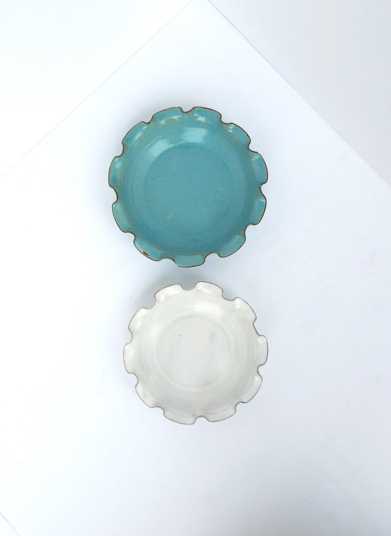 White Pottery Bowl with Ruffled Edge For Sale at 1stDibs