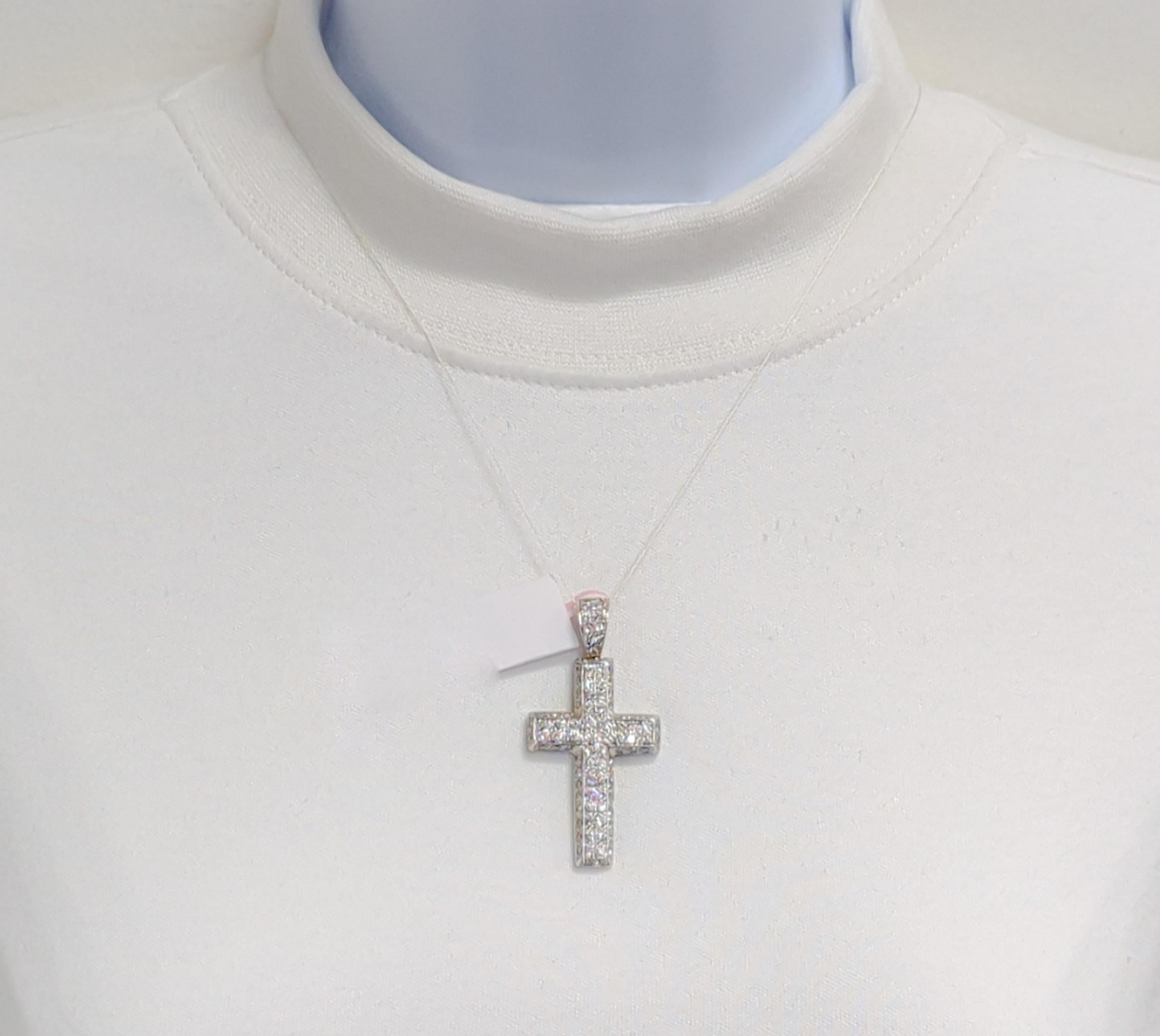 White Round Diamond Cross Pendant in 14K White Gold For Sale at 1stDibs