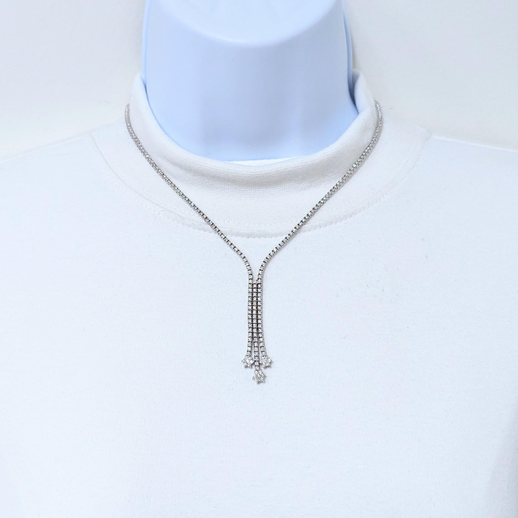 White Round Diamond Drop Necklace in 18K White Gold For Sale at 1stDibs