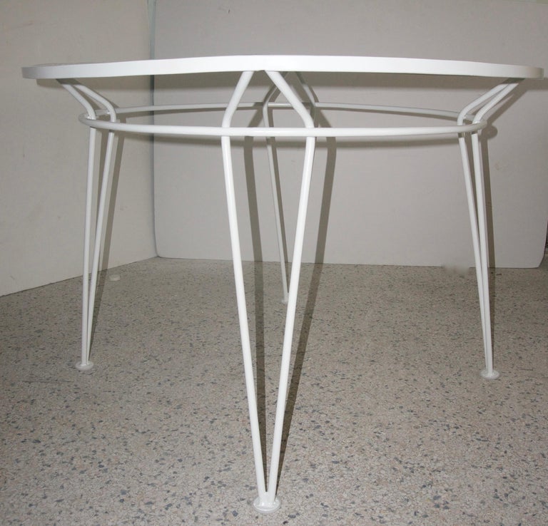 White Round Patio Dining Table at 1stdibs