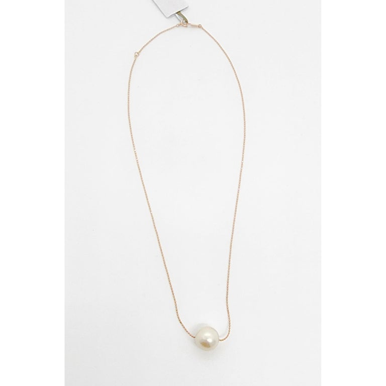 White Round Pearl Necklace in 18k Rose Gold For Sale at 1stDibs