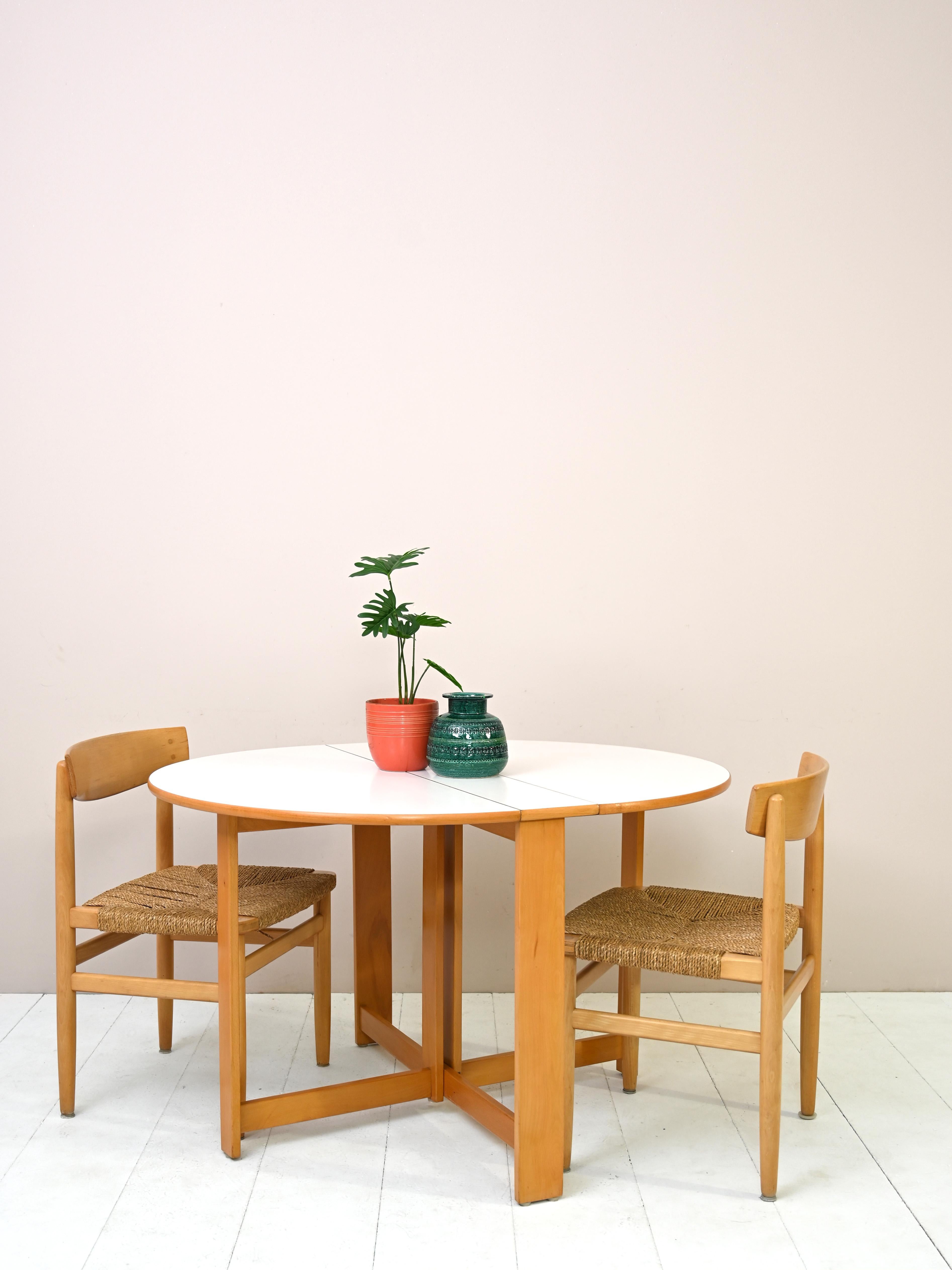 White Round Table with Wings For Sale at 1stDibs