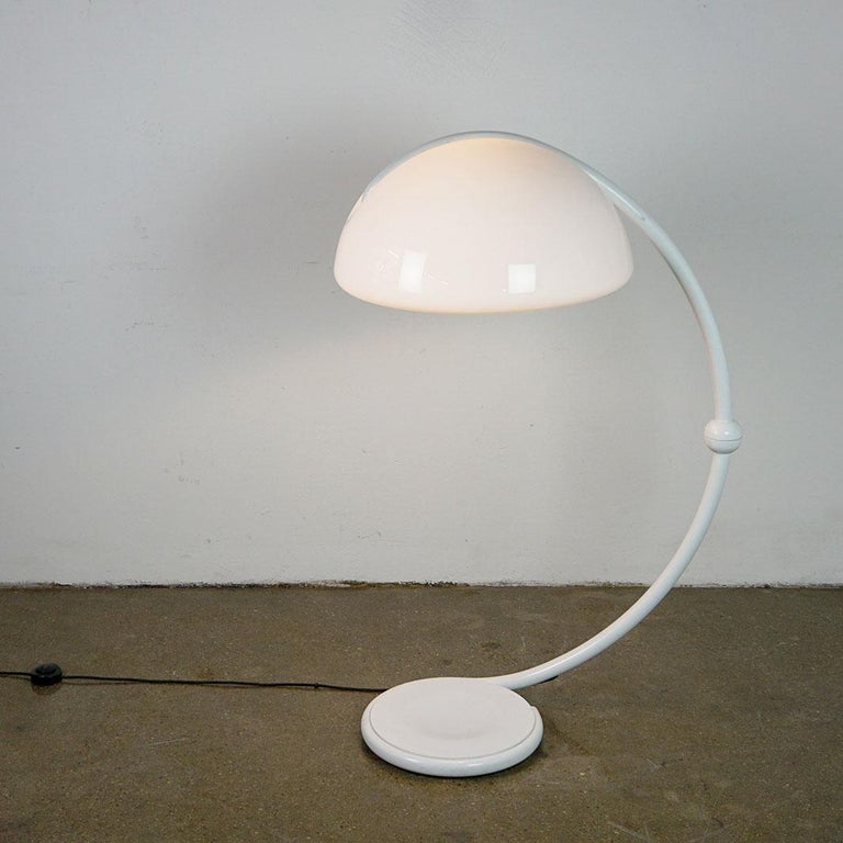 White Serpente Floor Lamp by Elio Martinelli for Martinelli Luce, Italy ...