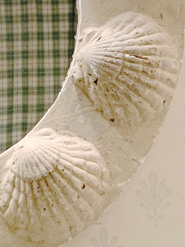 White Shell Motif Round Plaster Frame Mirror, France, Midcentury at 1stDibs