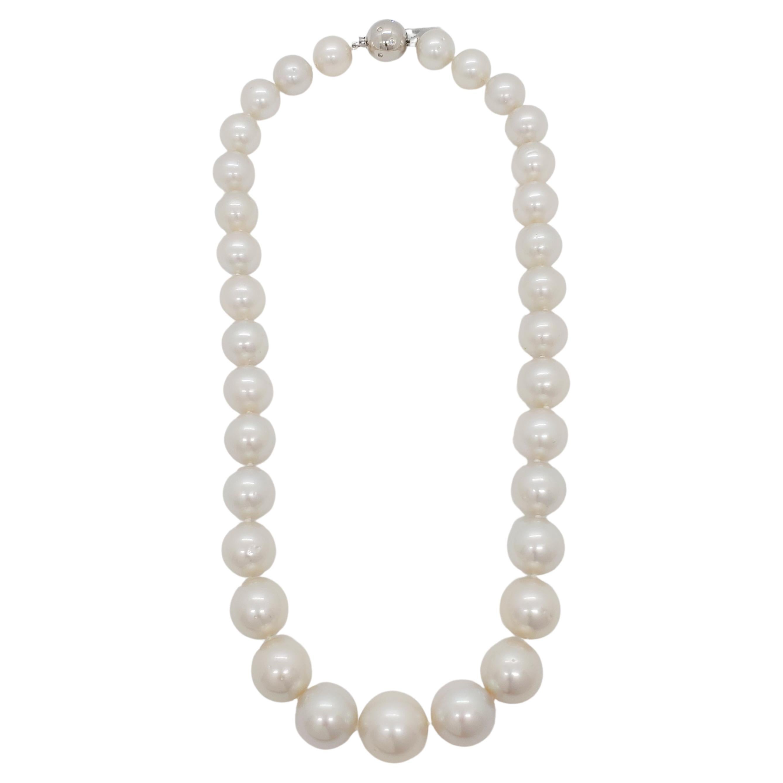 White South Sea Pearl Strand with Diamond Gold Ball Clasp For Sale at ...