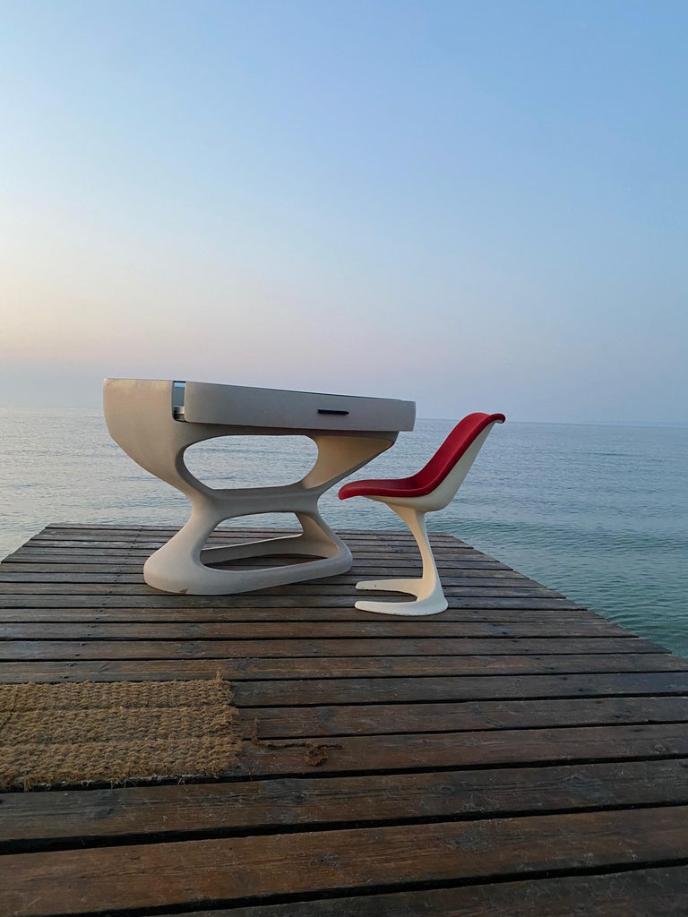 White Space Age Desk Made in Italy, 1970s at 1stDibs | space age table