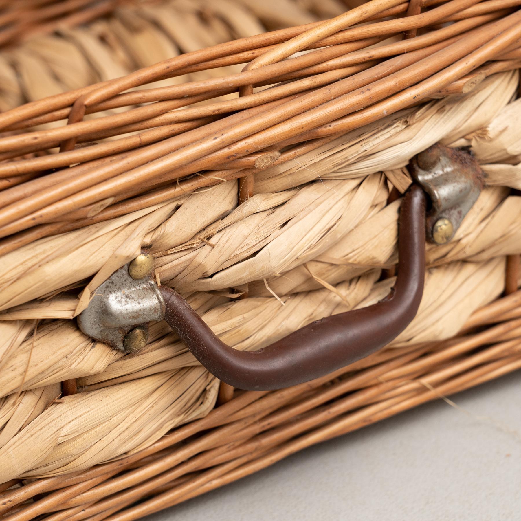 Wicker Vintage Case, circa 1940 For Sale at 1stDibs