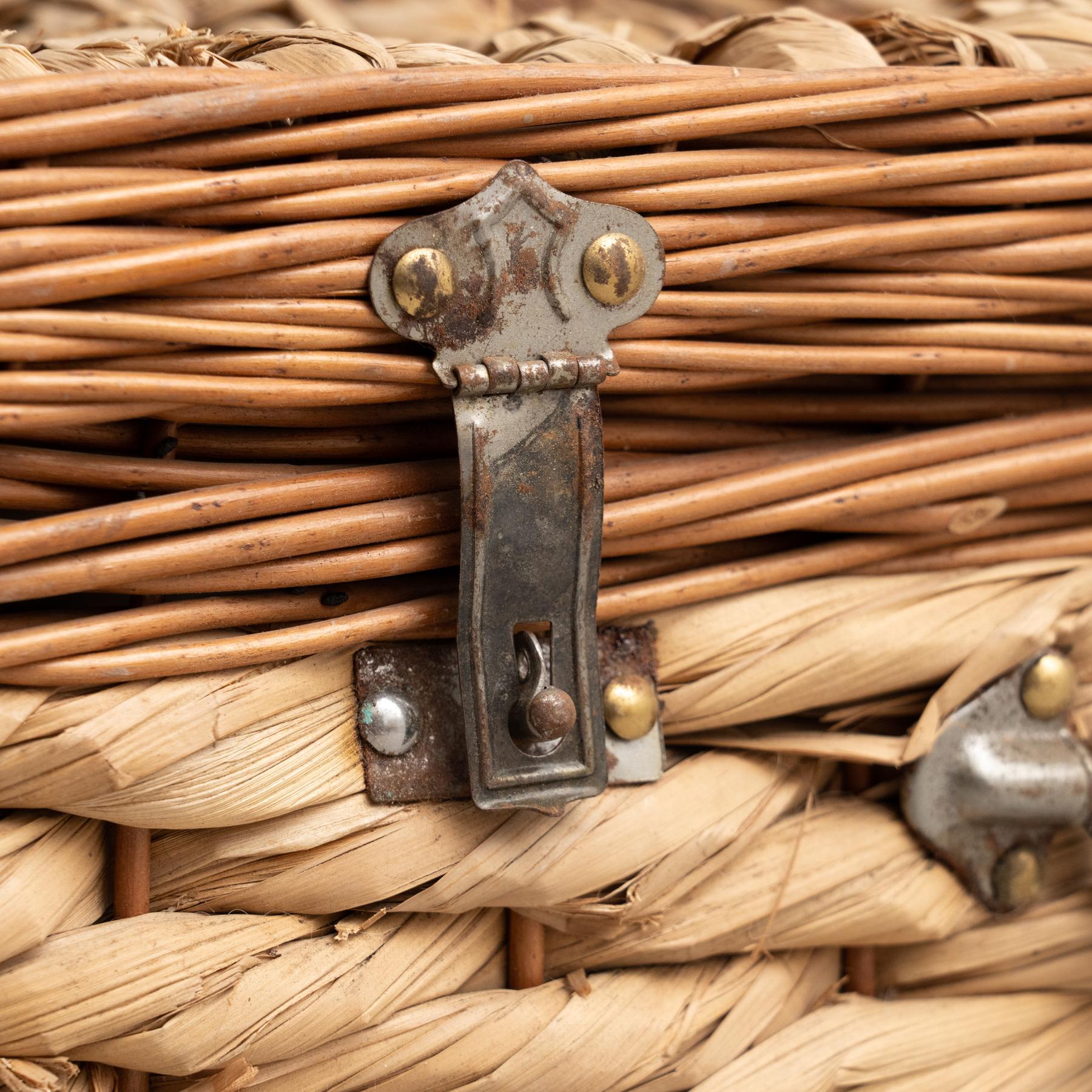 Wicker Vintage Case, circa 1940 For Sale at 1stDibs