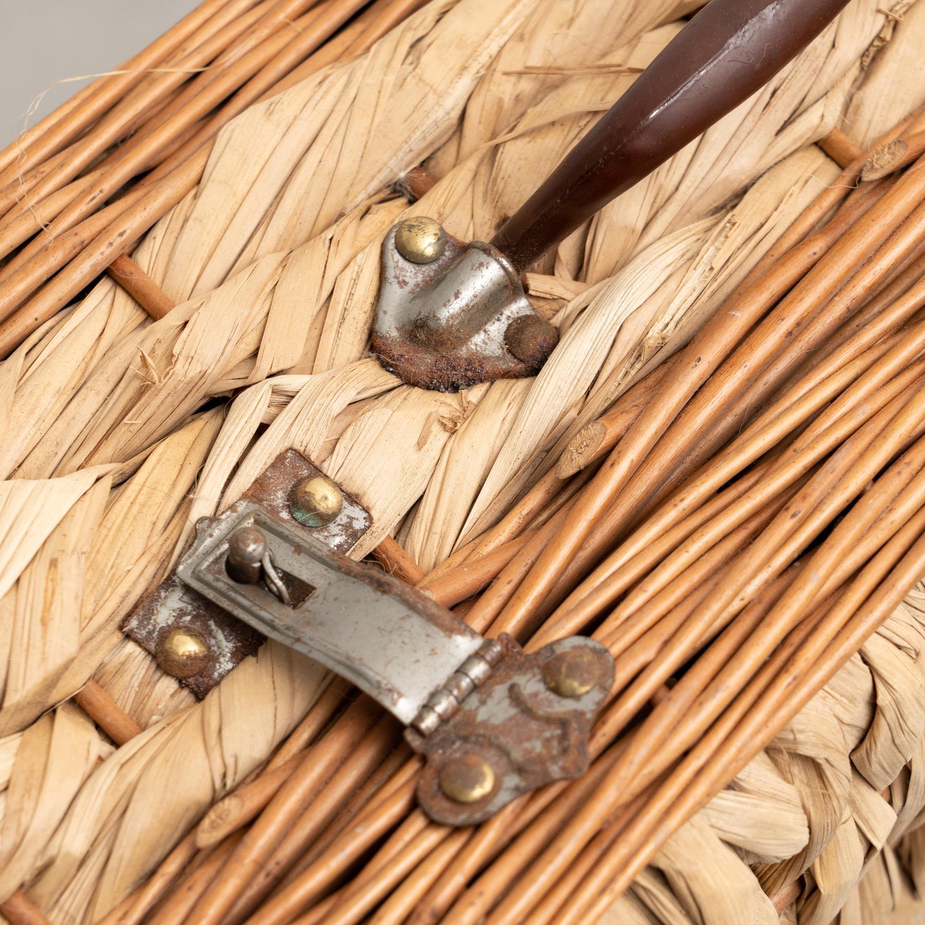 Wicker Vintage Case, circa 1940 For Sale at 1stDibs