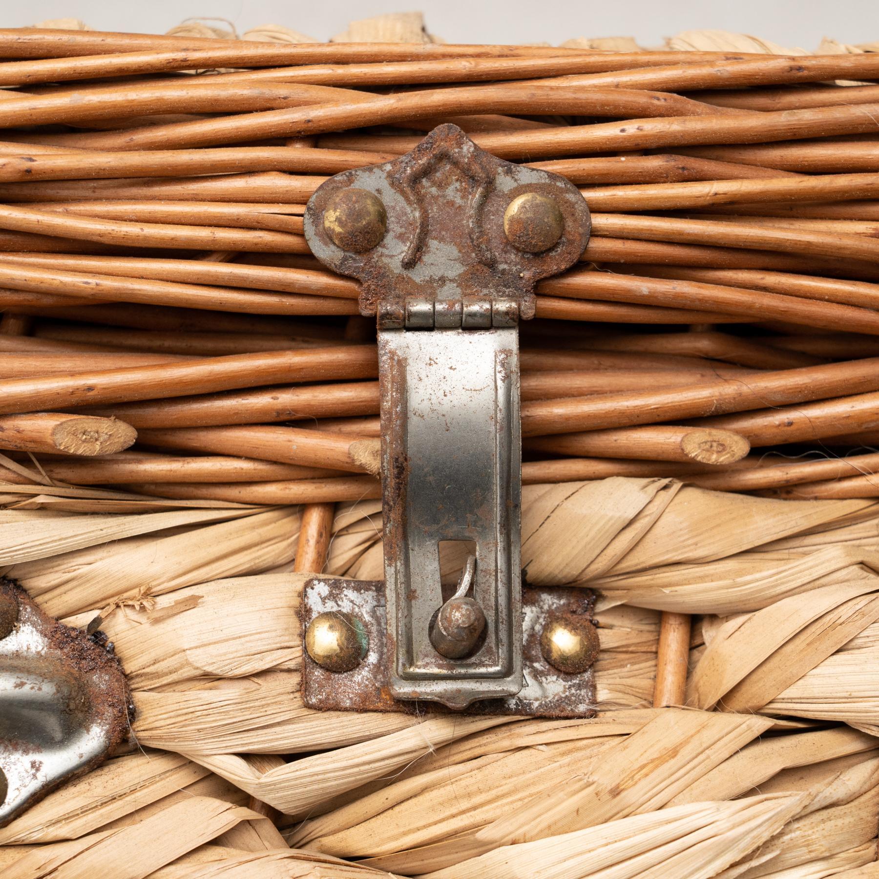 Wicker Vintage Case, circa 1940 For Sale at 1stDibs
