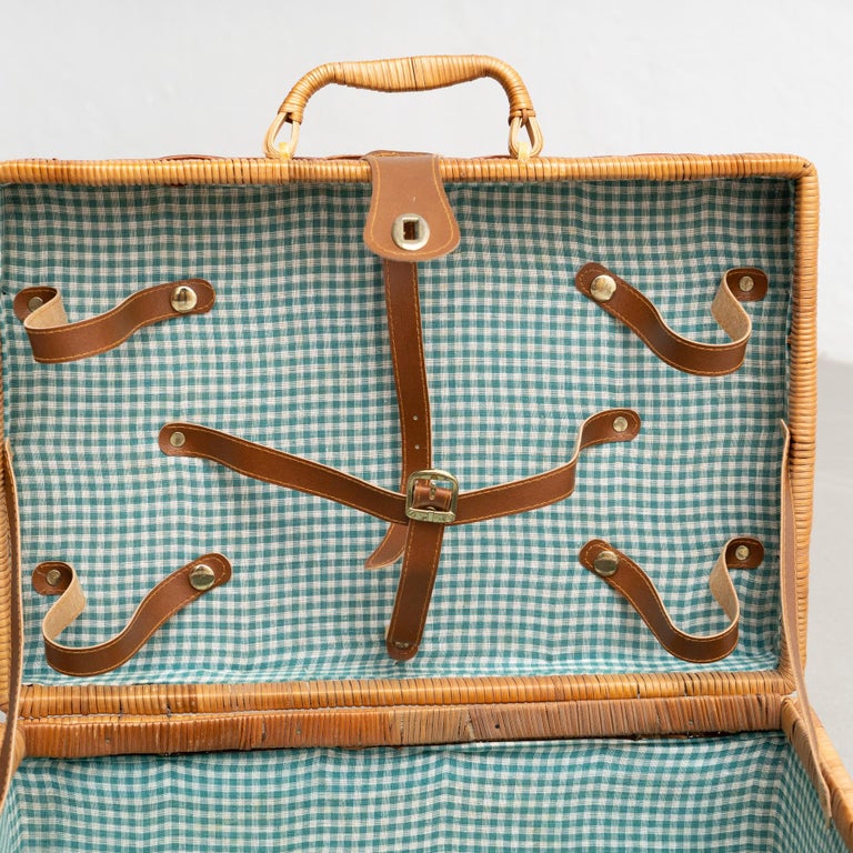 Wicker Vintage Case, circa 1940 For Sale at 1stDibs