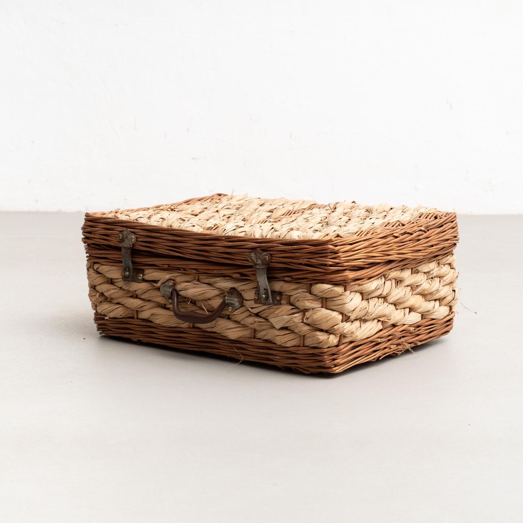 Wicker Vintage Case, circa 1940 For Sale at 1stDibs