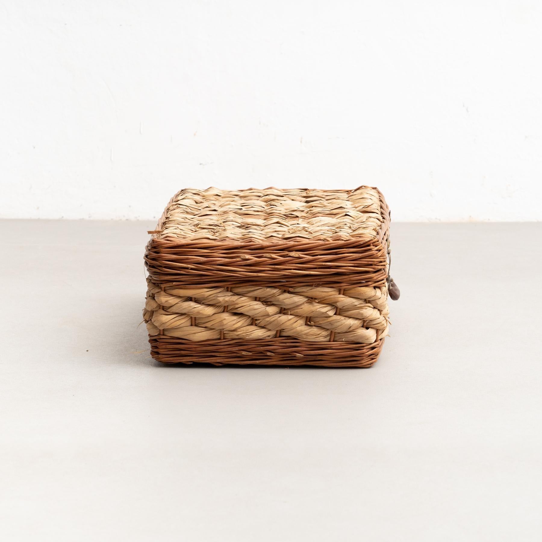 Wicker Vintage Case, circa 1940 For Sale at 1stDibs