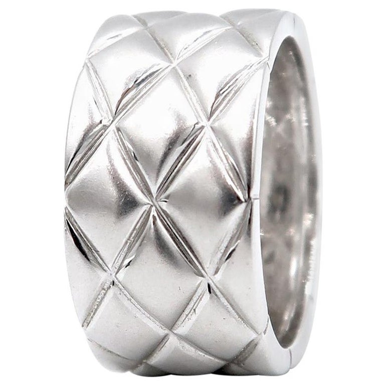 Wide Quilted Brushed 18 Karat White Gold Band Ring For Sale at 1stDibs
