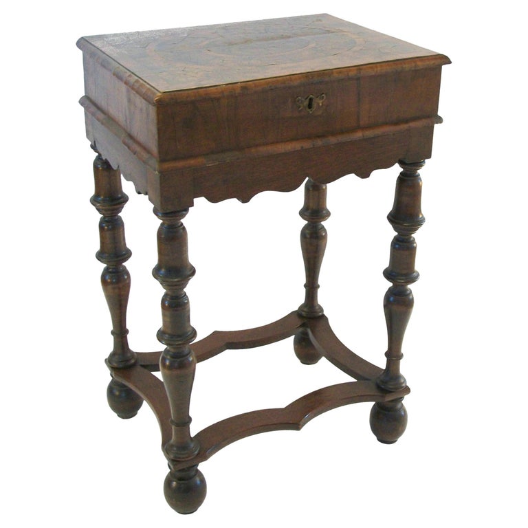William and Mary Oyster Veneered Walnut Glove Box on Stand - U.K ...