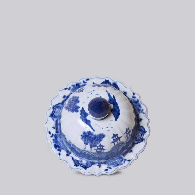 Willow Ware Blue and White Porcelain Ribbed Temple Jar For Sale at 1stDibs
