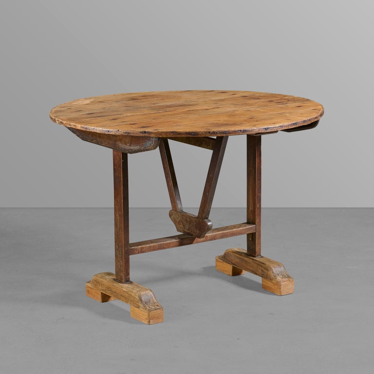 Wine Tasting Table For Sale at 1stDibs