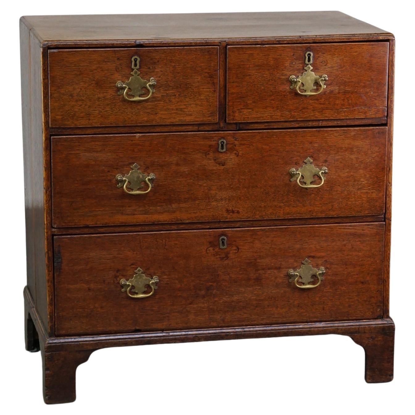 Wonderful antique English chest of drawers with 4 drawers from the 18th ...