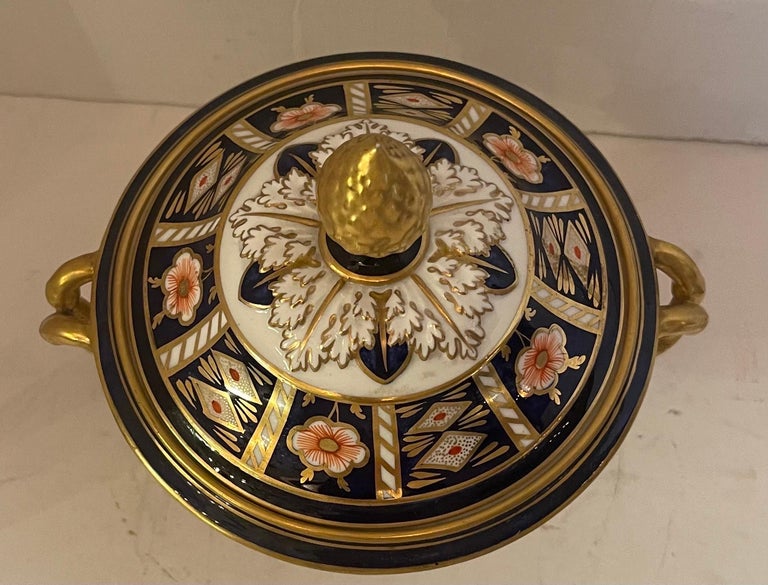 Wonderful Royal Crown Derby Traditional Imari Urn Centerpiece Lid ...