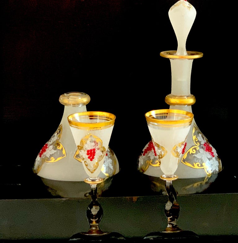Wood Liquor Decanter Travel Bar Box with Gold Rimmed Glasses ...