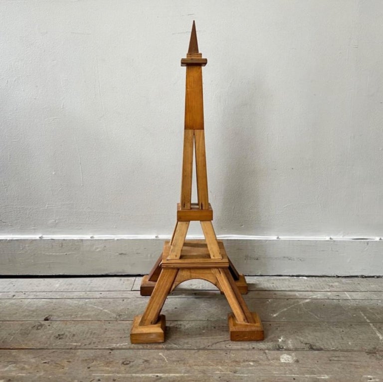 Eiffelturm-Modell aus Holz im Angebot bei 1stDibs