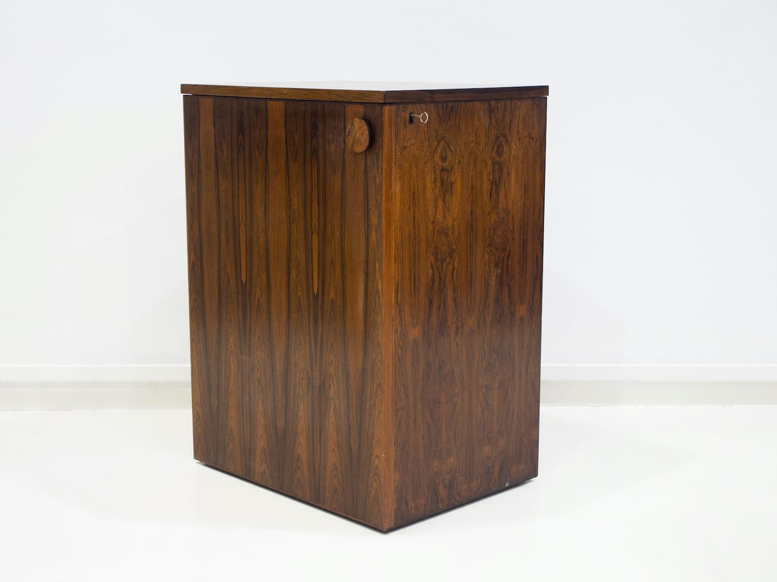 Wooden Free-Standing Dry Bar with Flip-up Top For Sale at 1stDibs