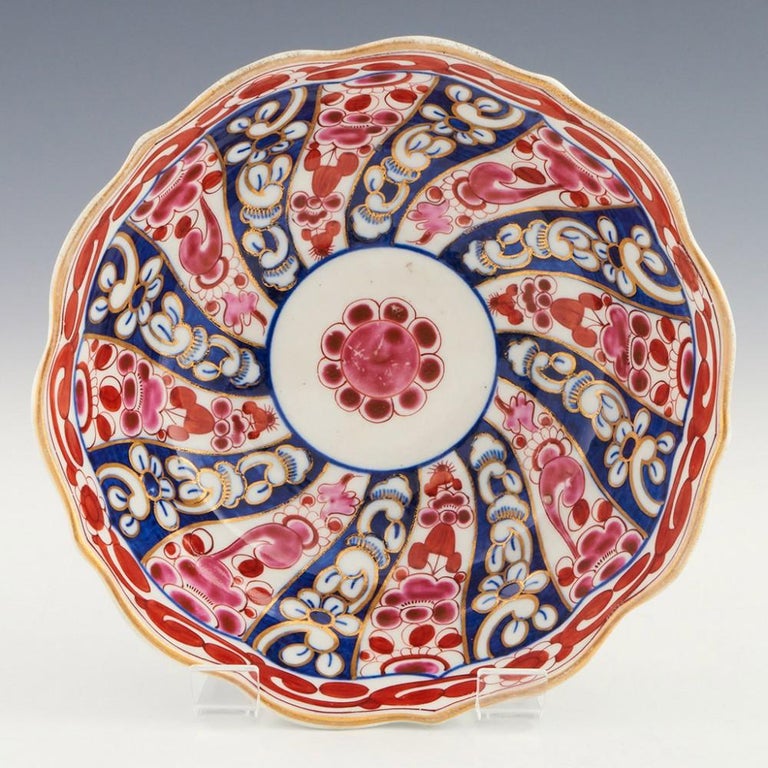 Schokoladenbecher und Untertasse aus Worcester-Porzellan mit Königin ...