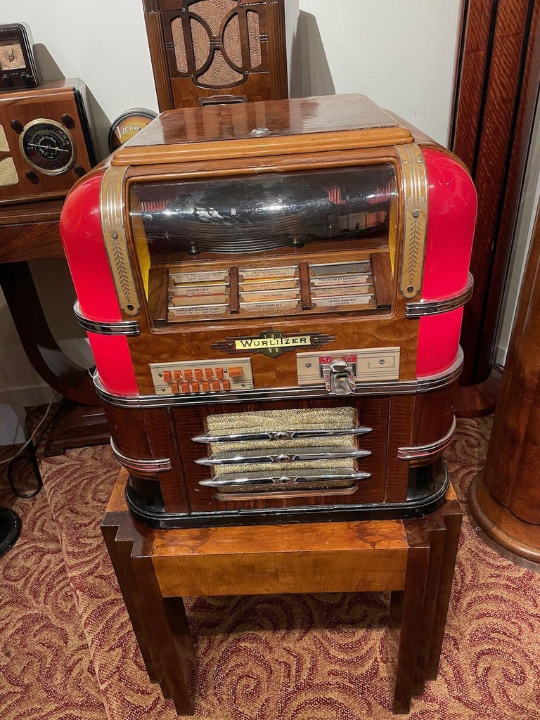 Wurlitzer 61 Worktop Jukebox Restored Working 1939 78''s at 1stDibs