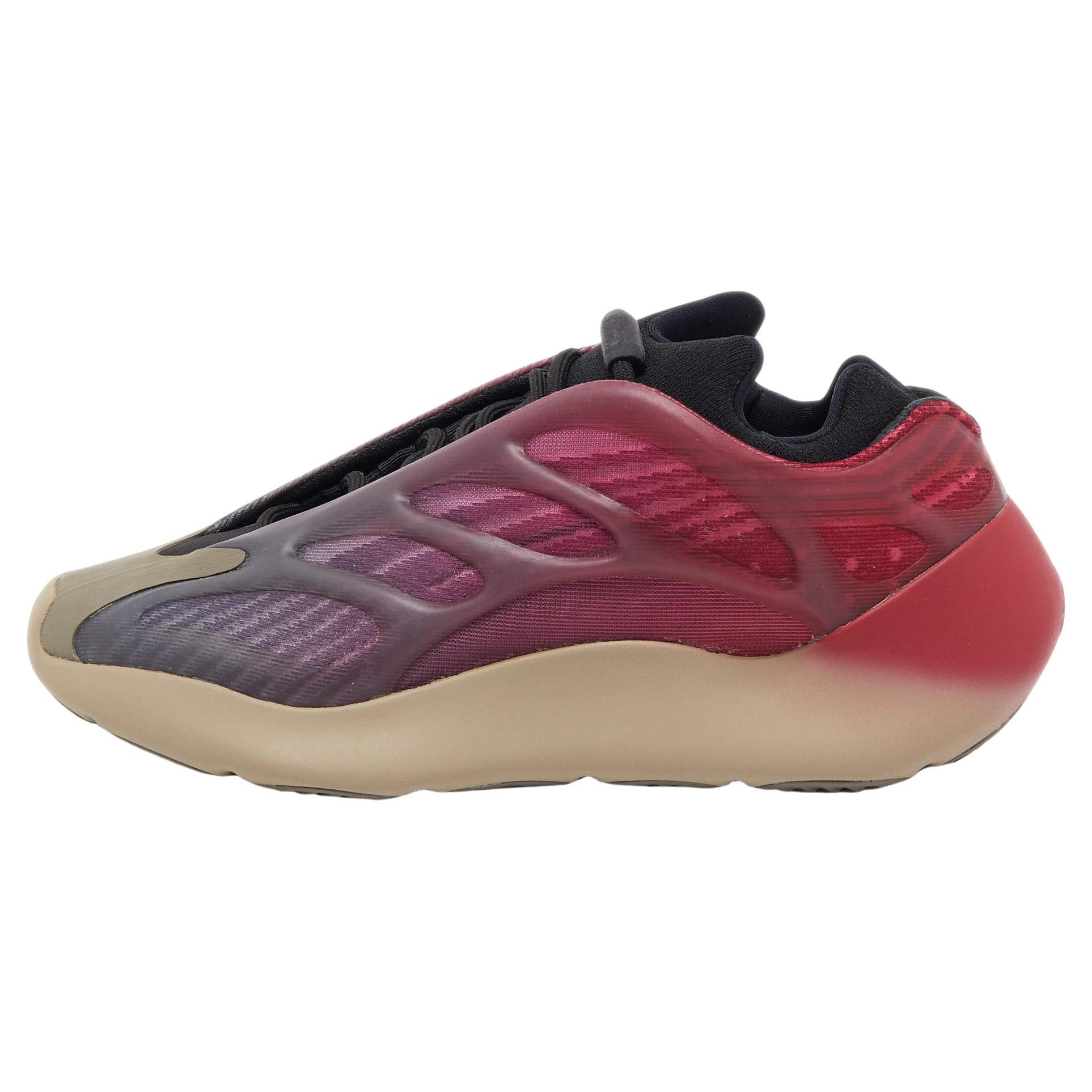 Yeezy x Adidas Red/Grey Ombre Knit Fabric Yeezy 700 V3 Fade Carbon ...