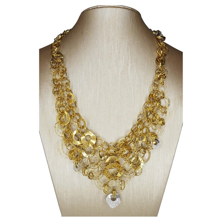 Collier en or jaune et blanc avec diamants blancs En vente sur 1stDibs