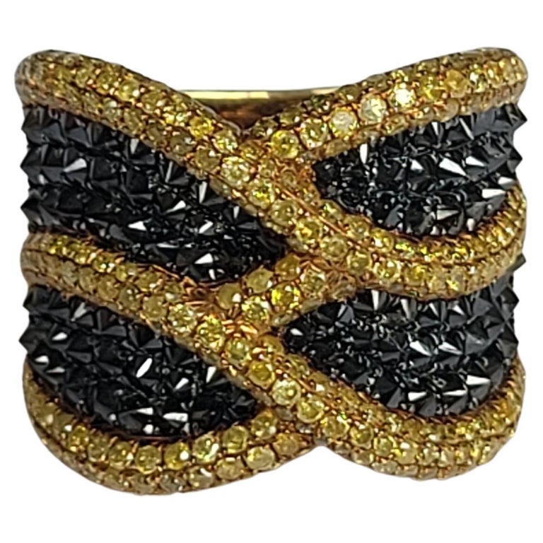 Yellow and Black Diamond Ring, Absolutely Stunning For Sale at 1stDibs