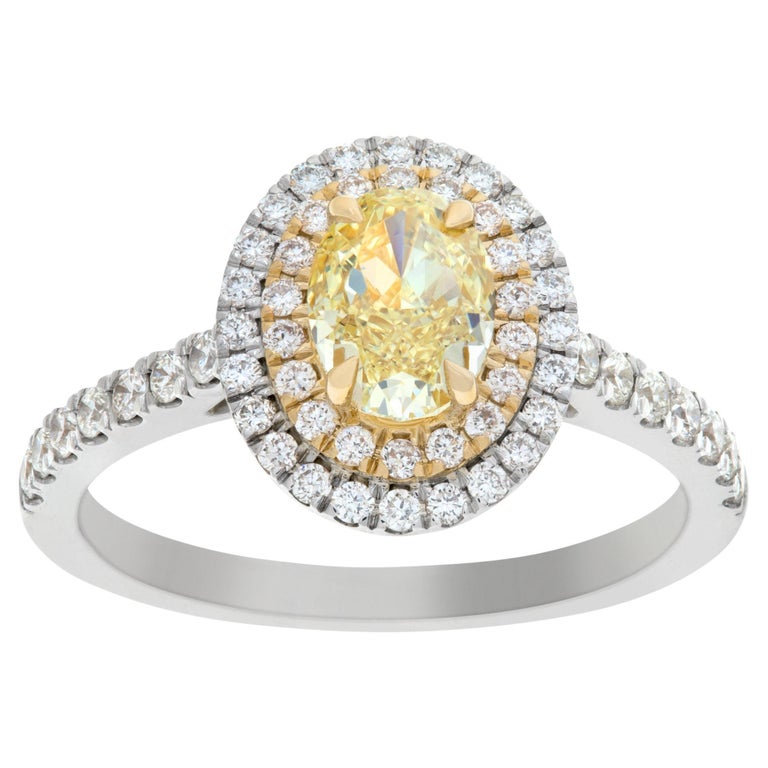 Yellow Diamond Ring in 18k White Gold For Sale at 1stDibs