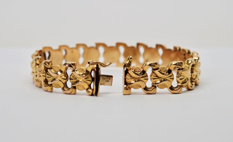 Bow Tie Link 18 Karat Yellow Gold Brevet Bracelet at 1stDibs