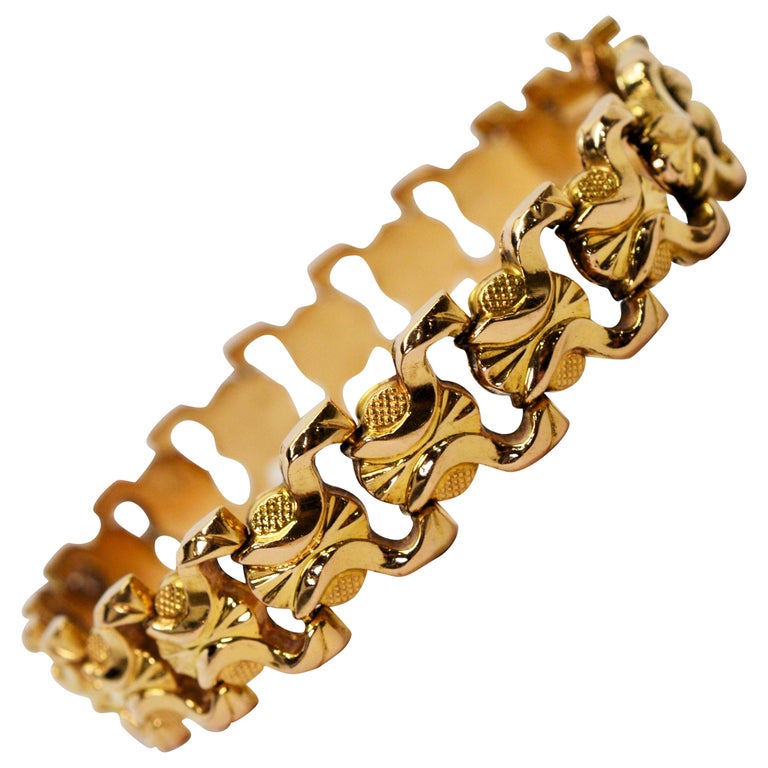 Bow Tie Link 18 Karat Yellow Gold Brevet Bracelet at 1stDibs