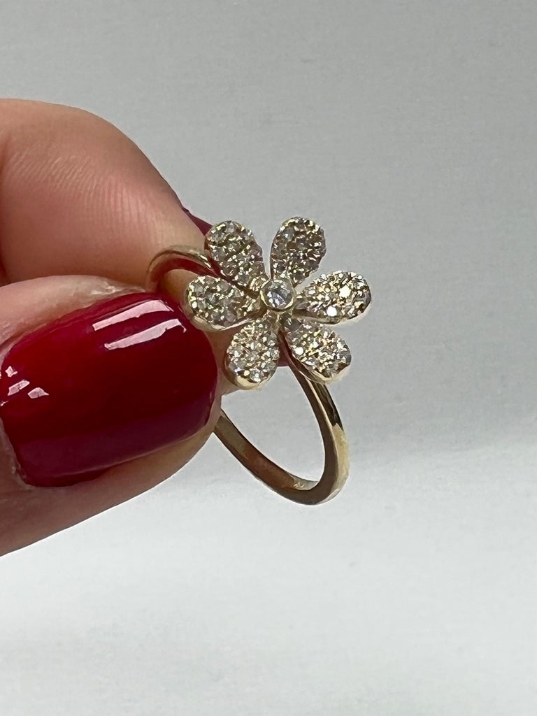 Yellow Gold Diamond Flower Ring For Sale at 1stDibs