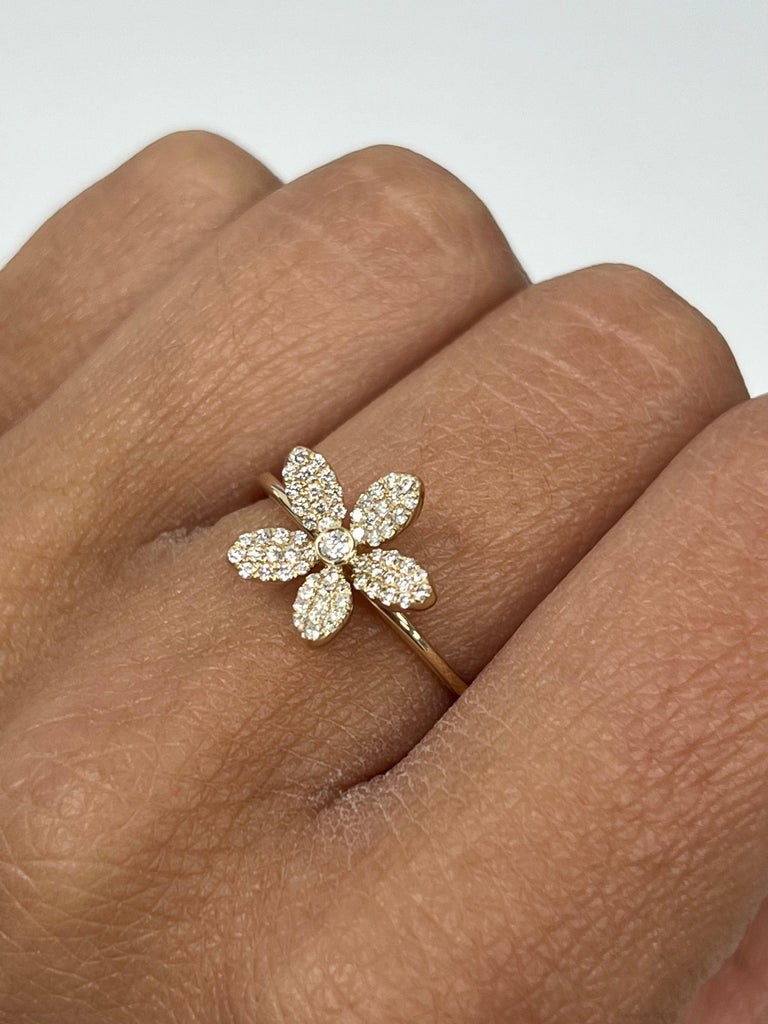 Yellow Gold Diamond Flower Ring For Sale at 1stDibs